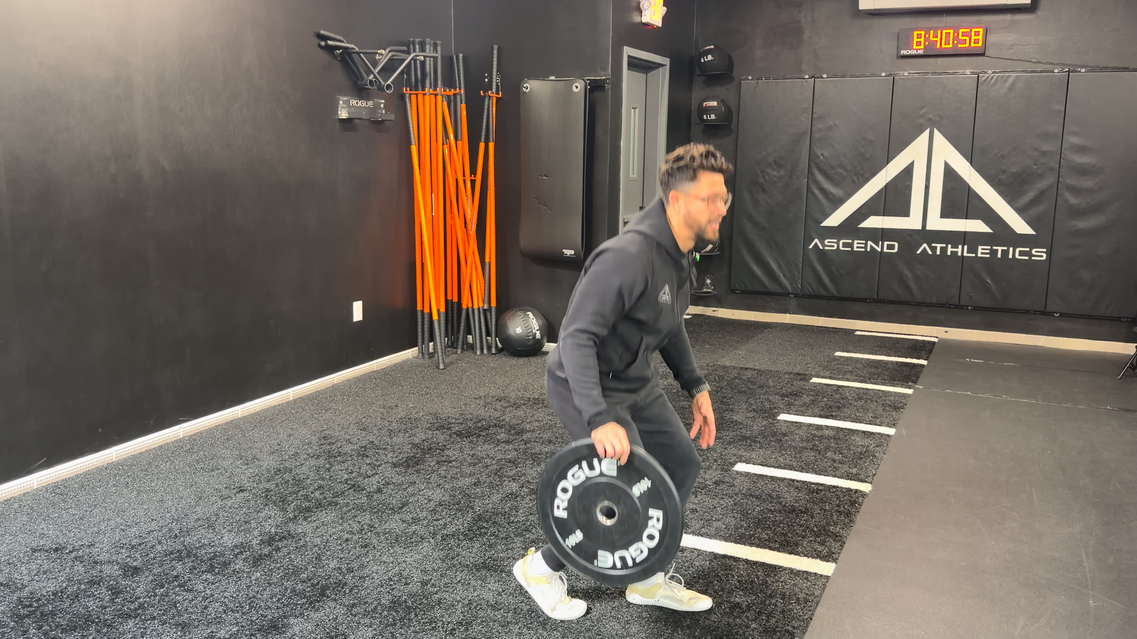 Reverse Crunch + Plate Pass