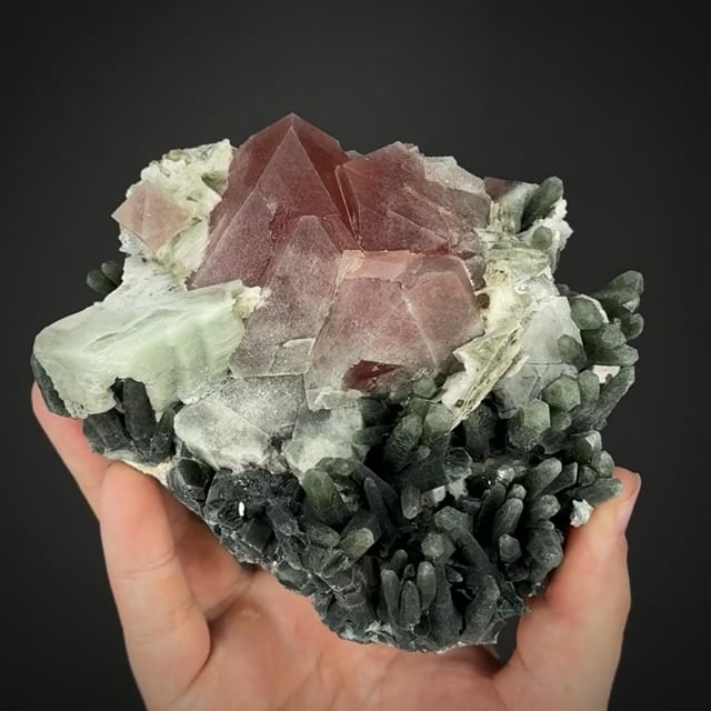 Fluorite & Calcite in Hedenbergite included Quartz | Huanggang Fe-Sn ...