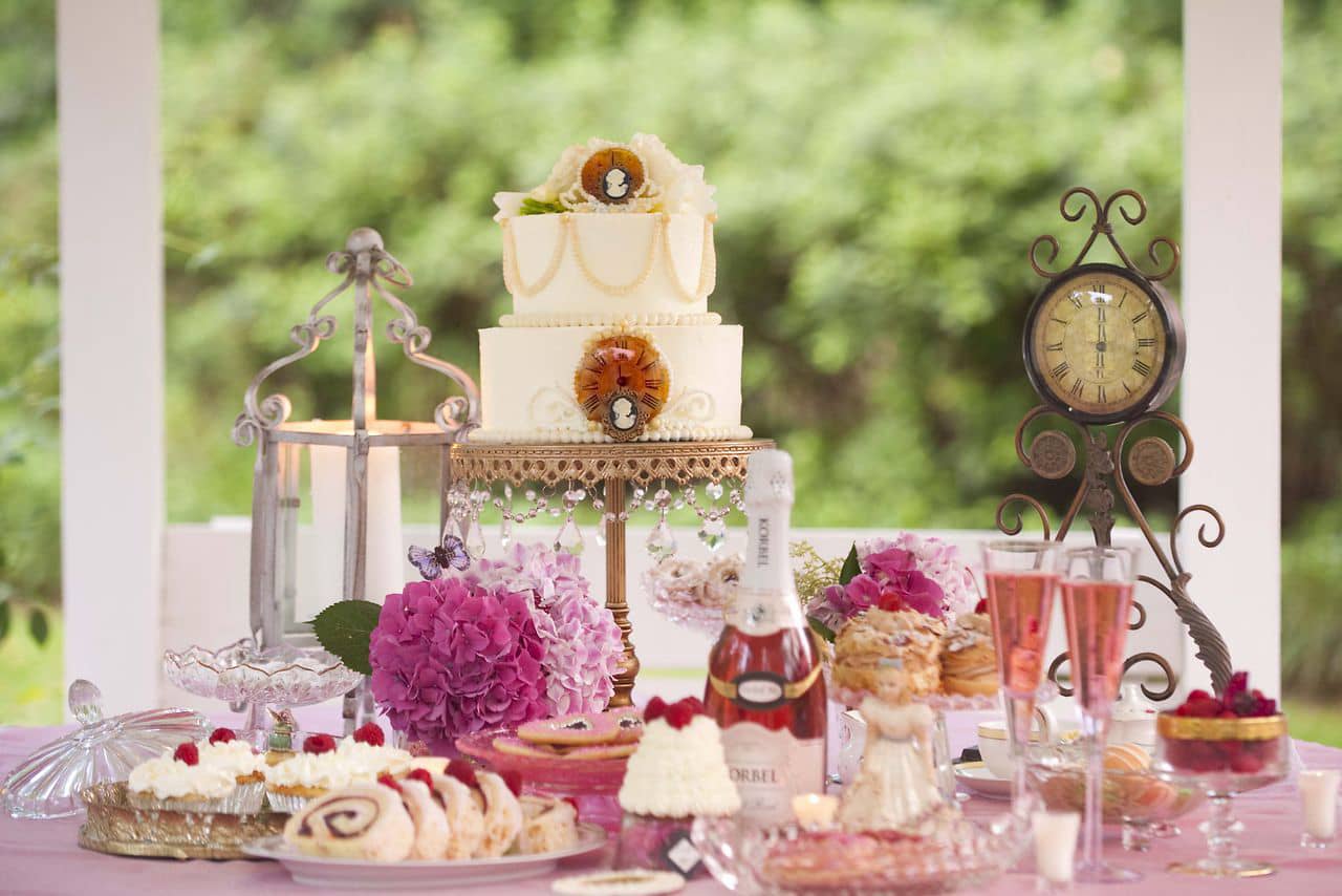 "Alice in Wonderland" Themed Wedding Reception Photo Shoot! on Vimeo