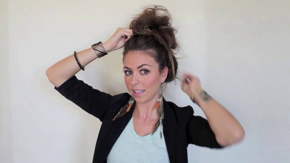 PROMISES MESSY BUN HAIR TUTORIAL on Vimeo
