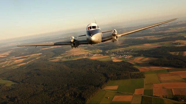 de Havilland D.H.104 DOVE on Vimeo