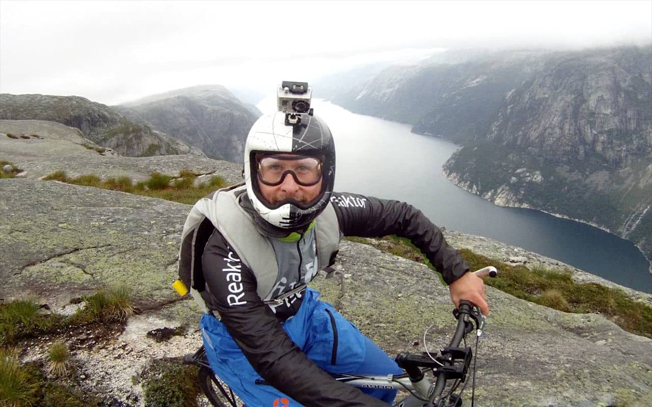 MTB Base jumping - Riding a 1000 meter vertical cliff on Vimeo