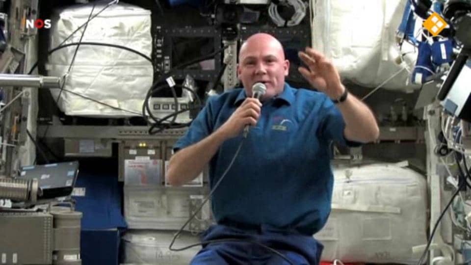 André Kuipers, live vanuit de ruimte on Vimeo