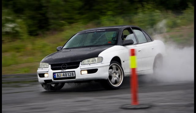 Opel Omega Drift Practice (www.maniac-drifters.com) on Vimeo