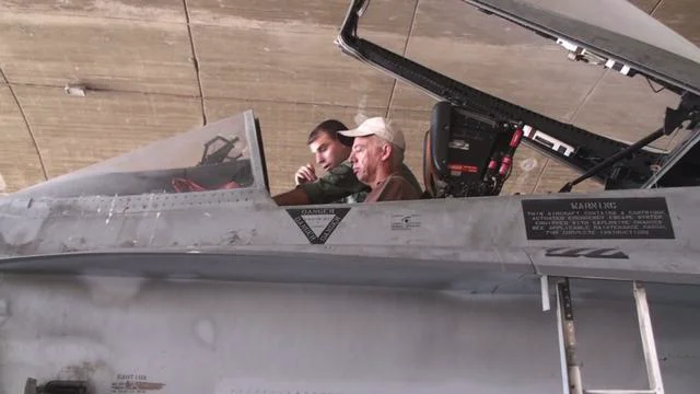 F18 Maneuvers in Gando on Vimeo