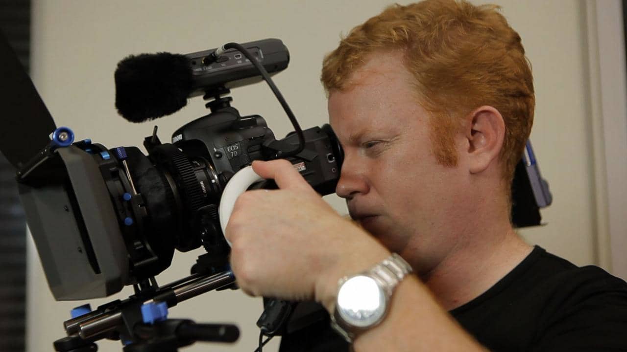 Canon 7D - TV cameraman Matt Jasper unboxes and rigs up his new 7D on Vimeo