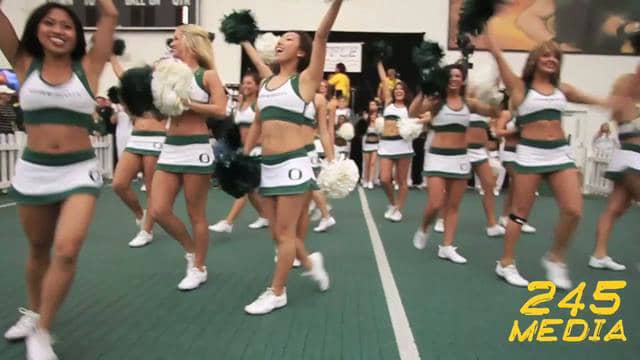 University of Oregon Cheerleader Pre Game Performance 9/19/09 U of O vs ...