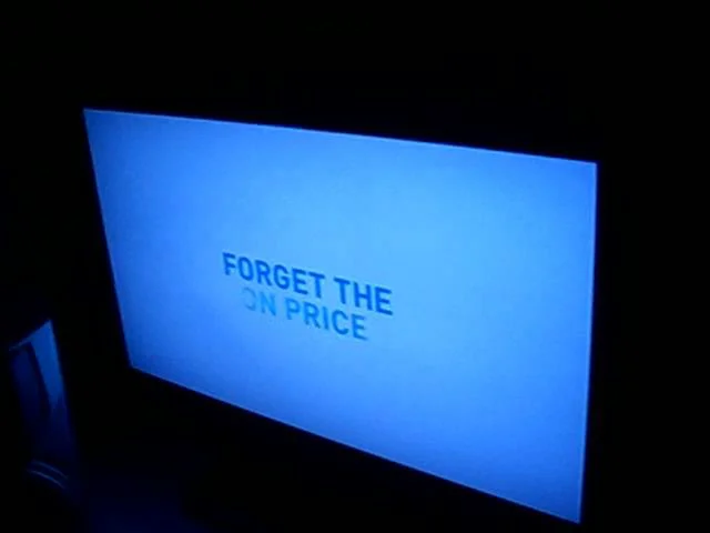 Toshiba 32AV502R 32" LCD - Annoying Buzzing Sound on Vimeo