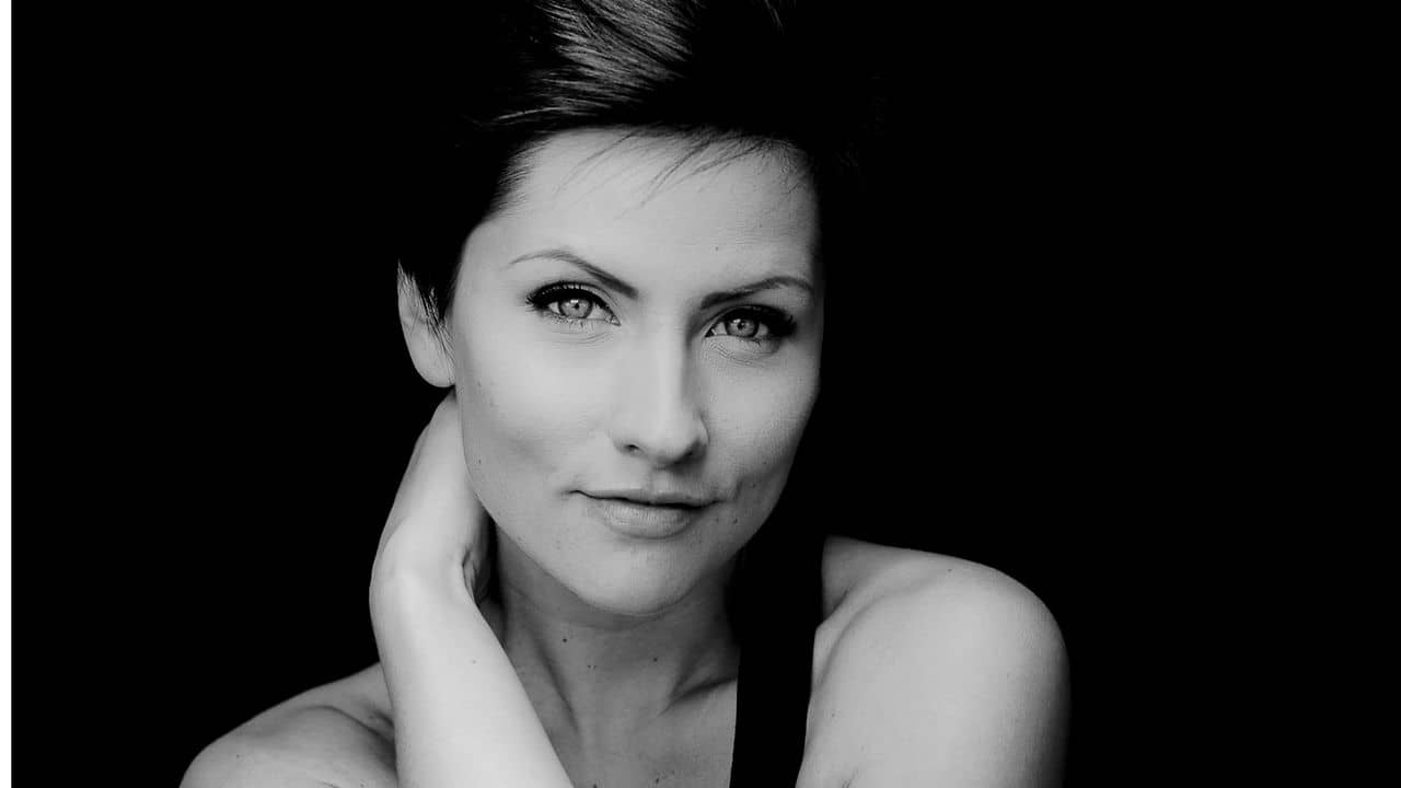 Marta Ok's Video Headshot in Motion on Vimeo