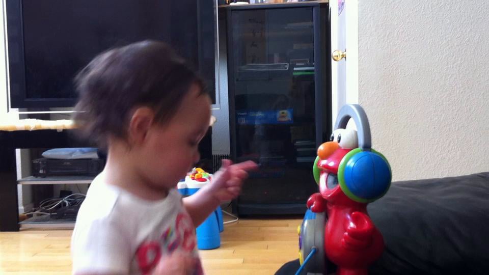 Gianna synchronous clapping with Elmo on Vimeo