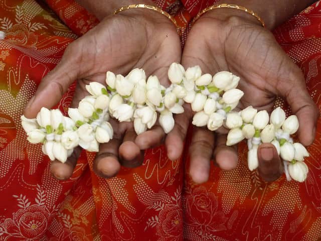 How to string a flower garland on Vimeo