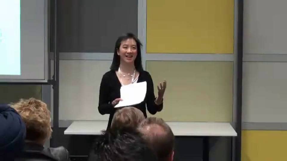 Hahrie Han presenting 'Organising for Social Change in Health' at Ko ...