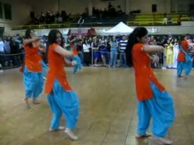 LT Pakistani Girls dance club on Vimeo