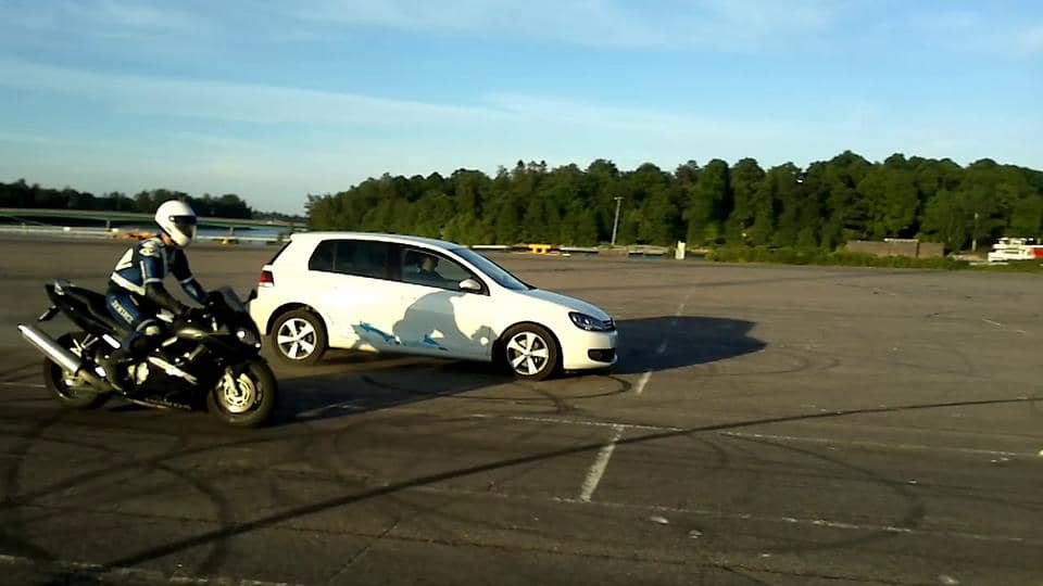 Car vs motorcycle / stopping distance on Vimeo