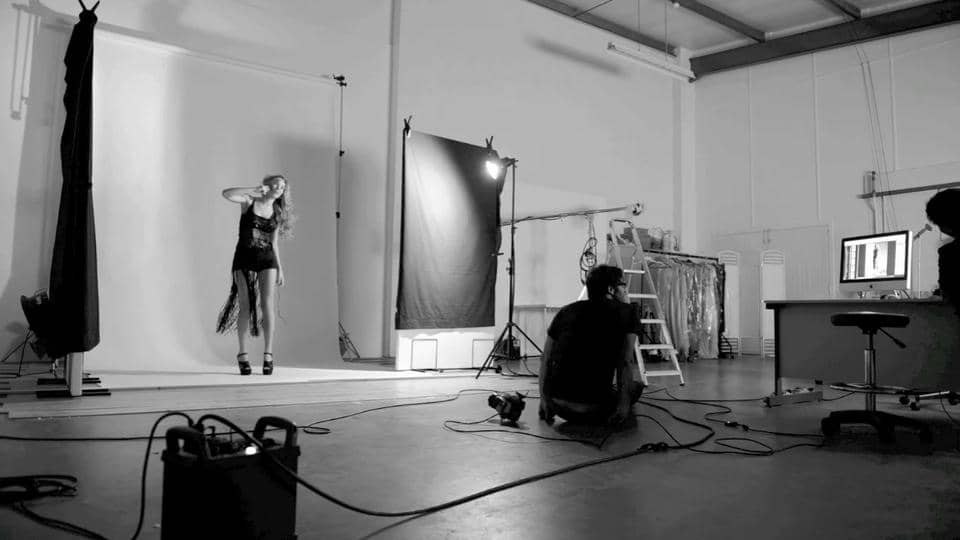 Time lapse video behind the scenes on a studio fashion shoot at CliQQ ...