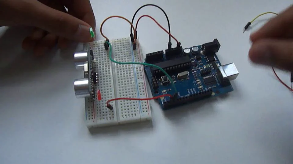 HC-SR04 Ultrasonic Ping Sensor - Arduino Tutorial on Vimeo