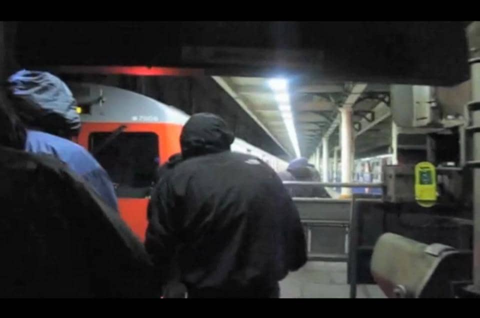 Underbelly: graffiti artists the DDS Crew paint London tube trains on Vimeo