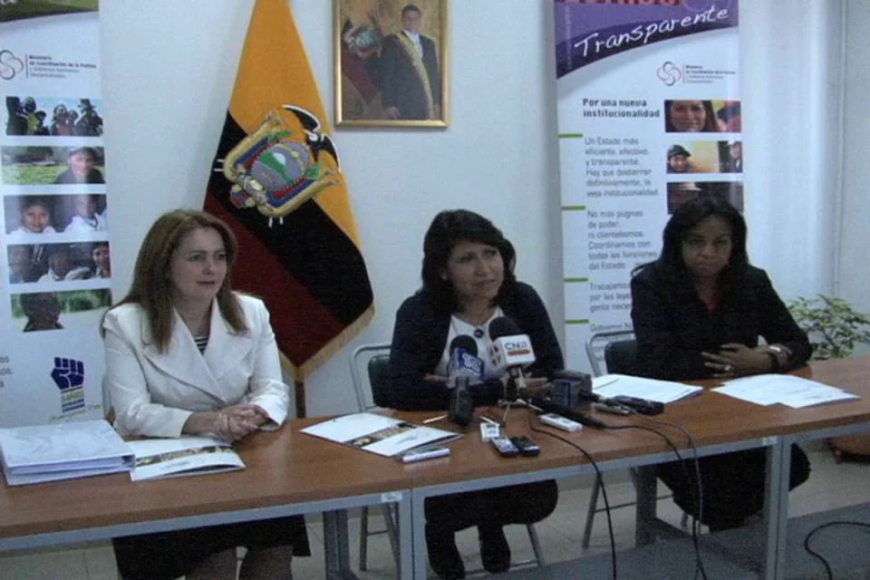 Rueda de Prensa Ministra Betty Tola:Alexandra Ocles (Visita Bachelet ...