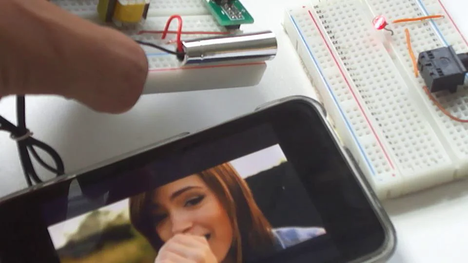 Send Your Secret Spy Messages Wirelessly Through Light with This DIY ...