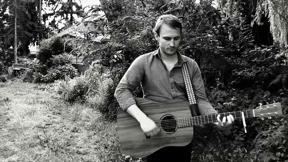 Carl-Eric Tangen sings Porch Light on Vimeo