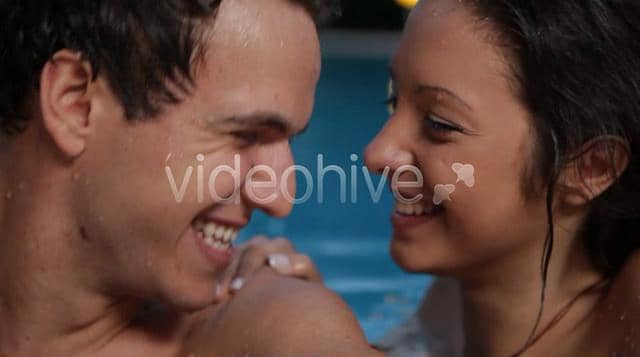 Couple Kiss In Swimming Pool on Vimeo