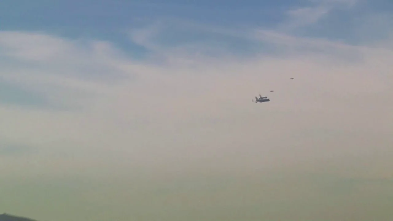 Endeavour Flys Over Burbank. Sept 21 2012 on Vimeo