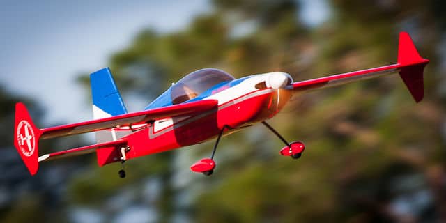 60'' Extreme Flight MXS & Edge 540-T on Vimeo