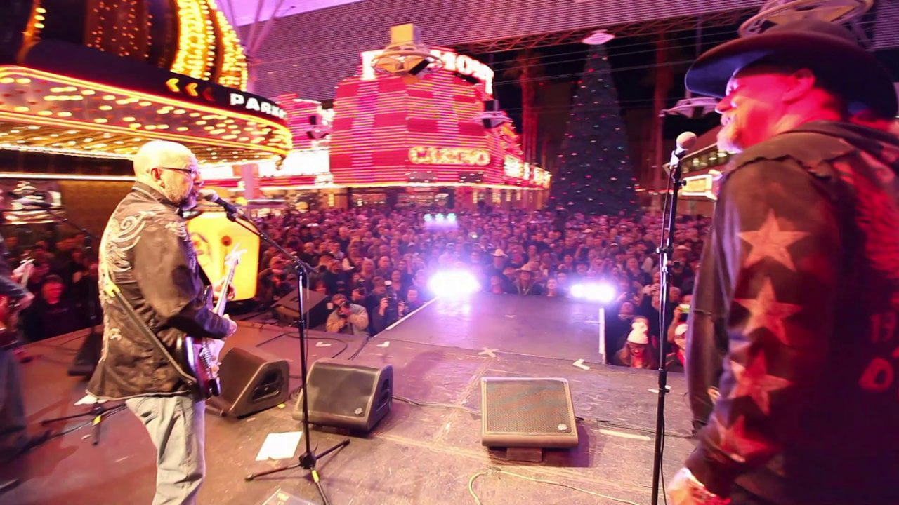 Exile and Trace Adkins - Kiss You All Over - Live in Las Vegas in Music ...