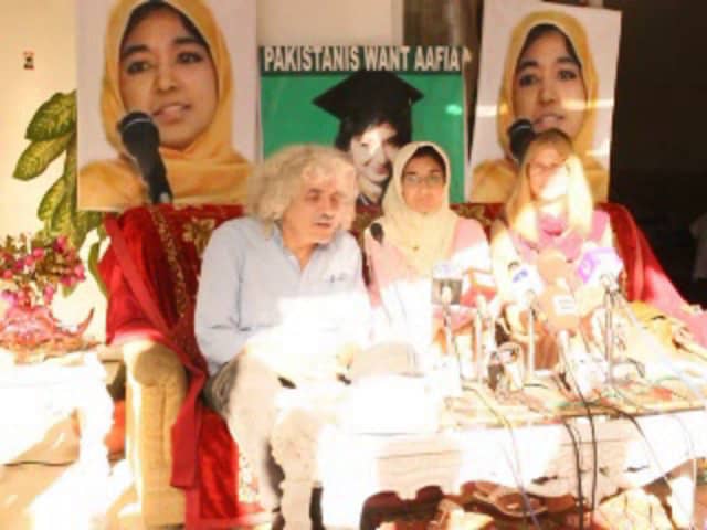 Joe Lombardo Co-Chairman (UNAC) & Judith bello(Codepink) addressing a ...