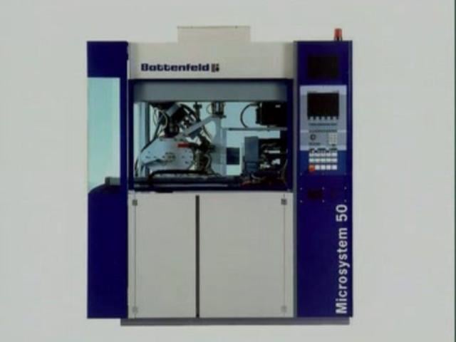 Mikrospritzguss - Battenfeld Microsystem 50 on Vimeo