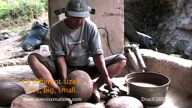 Paddle-and-anvil, ceramic production in Mangallpa, Peru on Vimeo