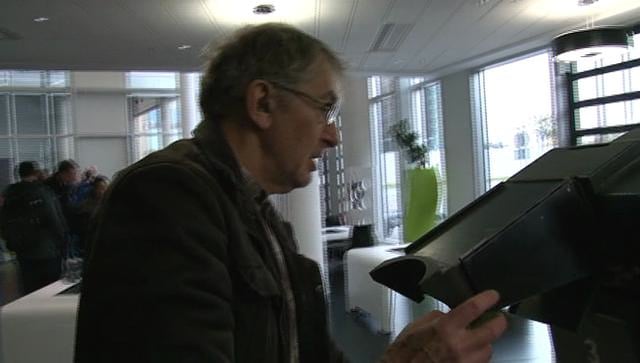 Cameraman Malcolm Carr demonstrates the EMI 2001 camera on Vimeo