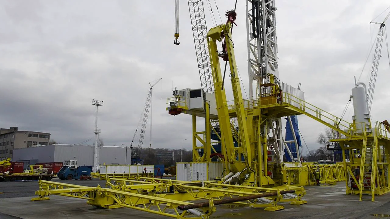 Drilling Rig LOC400 - Pipe Handler + Canrig on Vimeo