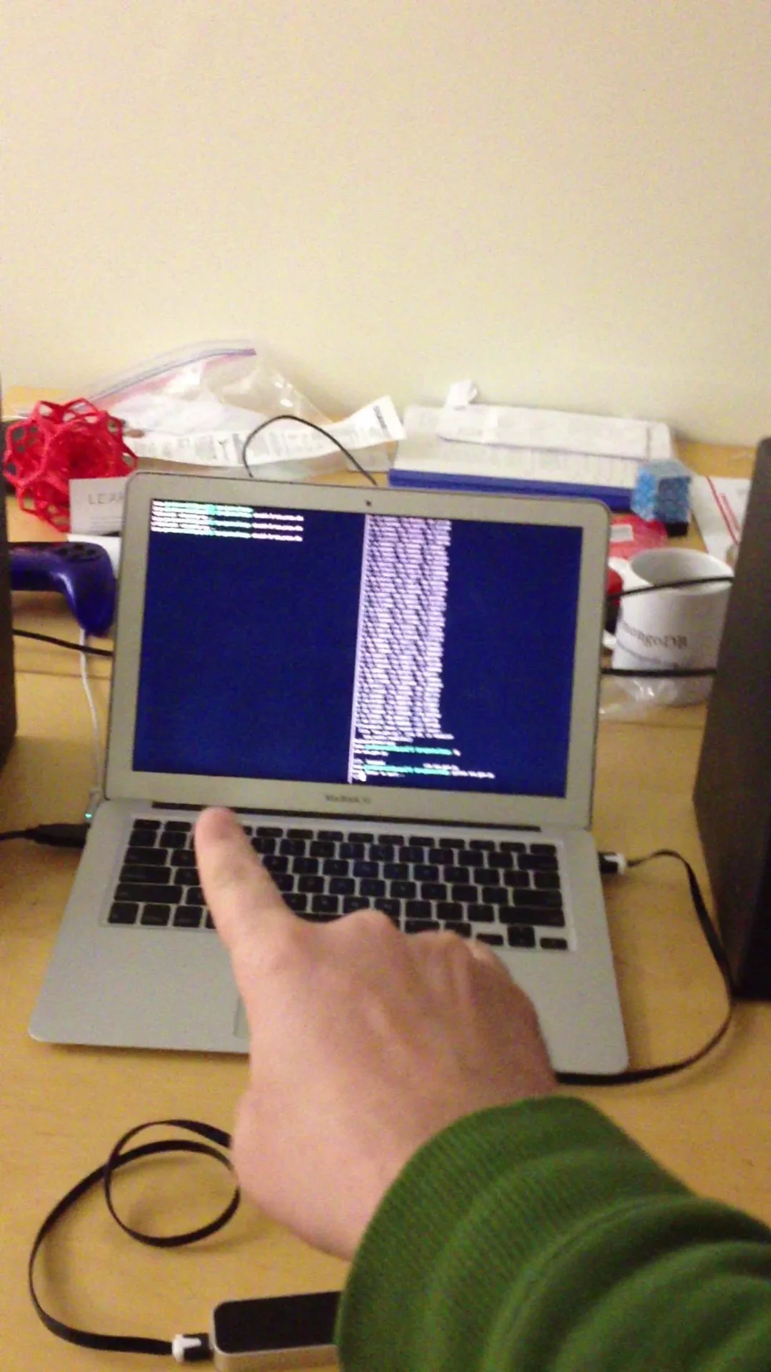 polyphonic theremin with LEAP, Python, and Chuck on Vimeo