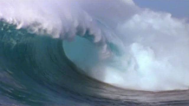Laird Hamilton Surfing Jaws in Peah'i Maui! on Vimeo