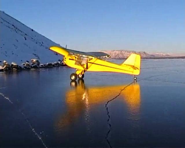 2009.02.10. Ultralight flight - KitFox - Frozen Lake Thingvellir ...