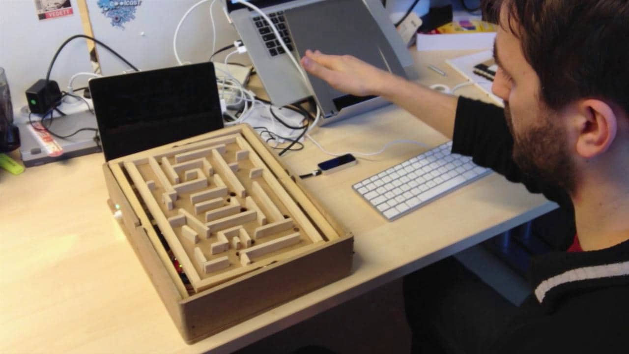 Leap Motion & Arduino Labyrinth on Vimeo