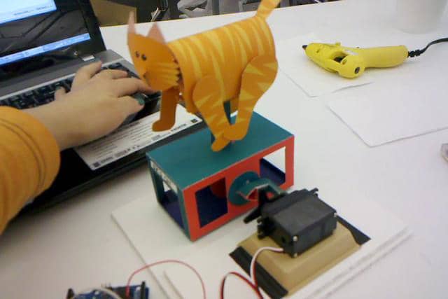 Paper Automata + Continuous Servo on Vimeo