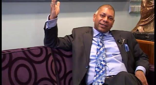 Trendwatcher Adjiedj Bakas in gesprek met Mi Bari on Vimeo