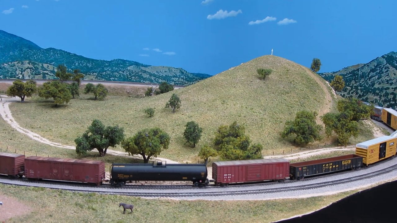 Tehachapi Loop Layout - Test Train on Vimeo
