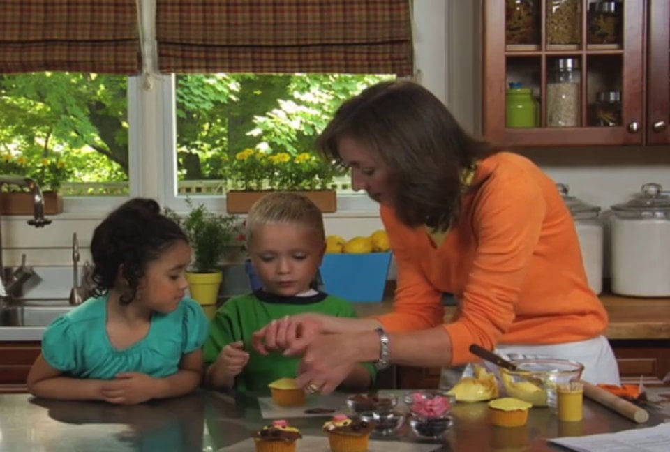 Make Ming Ming Cupcakes - Nick Jr. Cooking with Kids Recipe Video in ...