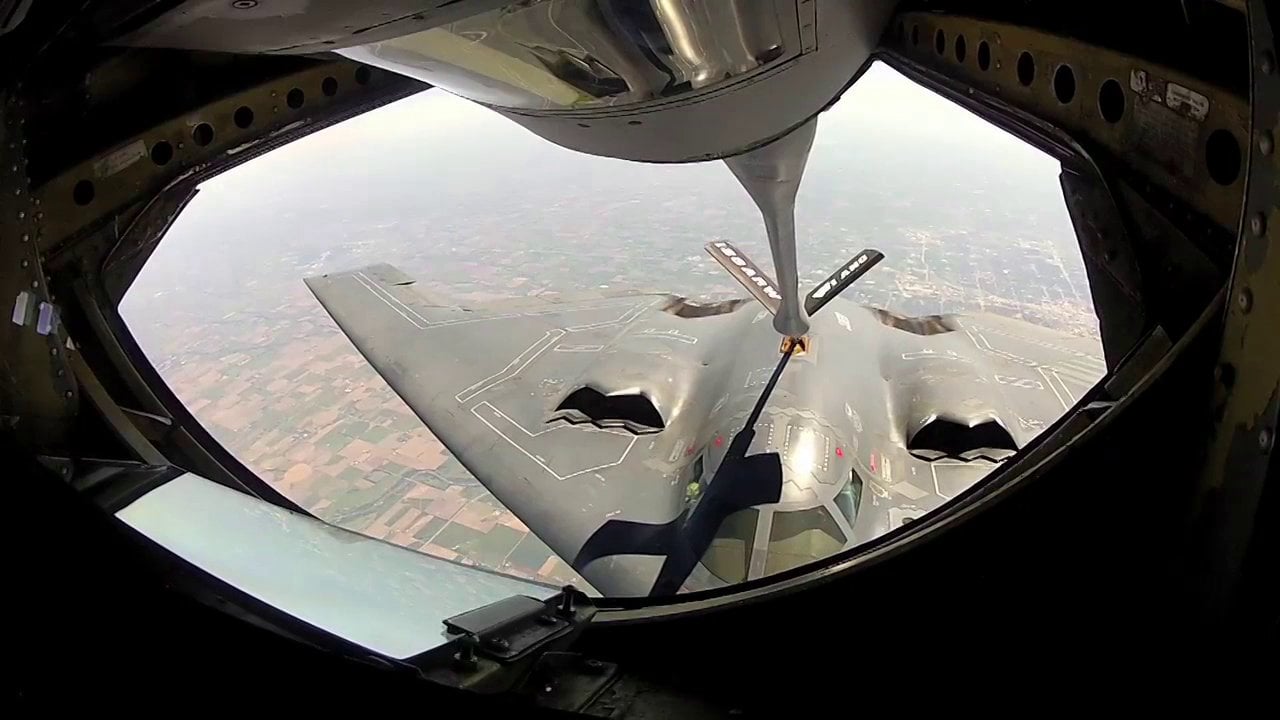 B2 Mid-Air Refueling By The 128 ARW on Vimeo