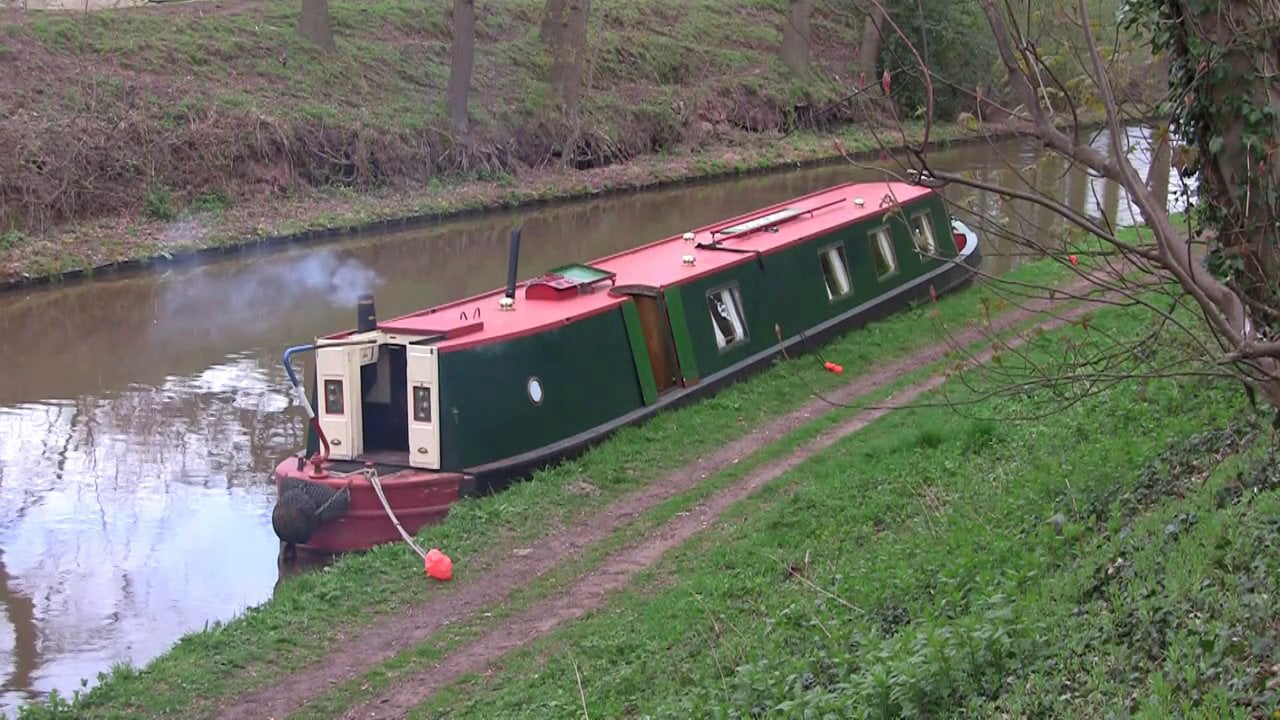 Traditional Narrowboat "Willow" on Vimeo