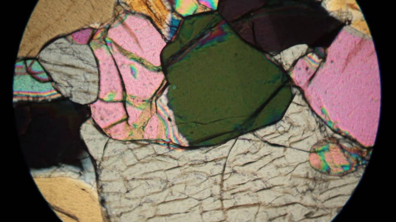 Lame de péridotite vue au microscope polarisant on Vimeo