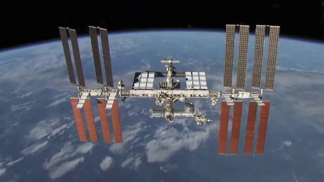 Time-lapse International Space Station Fly-over Earth | HD on Vimeo