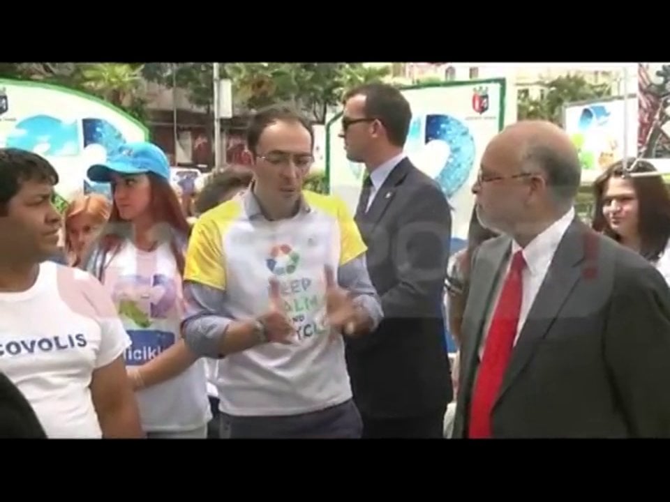 Une Ricikloj, Ened Mato merr cmimin Act Now on Vimeo