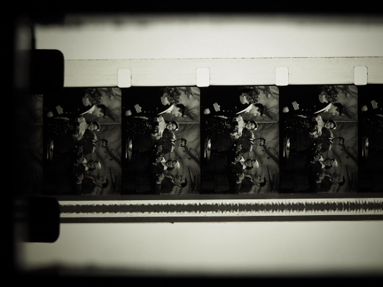 [Kinograph] 16mm + Micro 4/3 Camera Test 1 on Vimeo