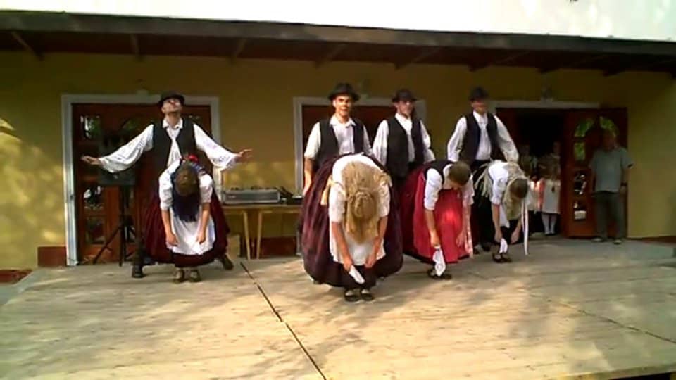 piece of performance by the Matyó folk dancers* in Tard, Hungary on Vimeo