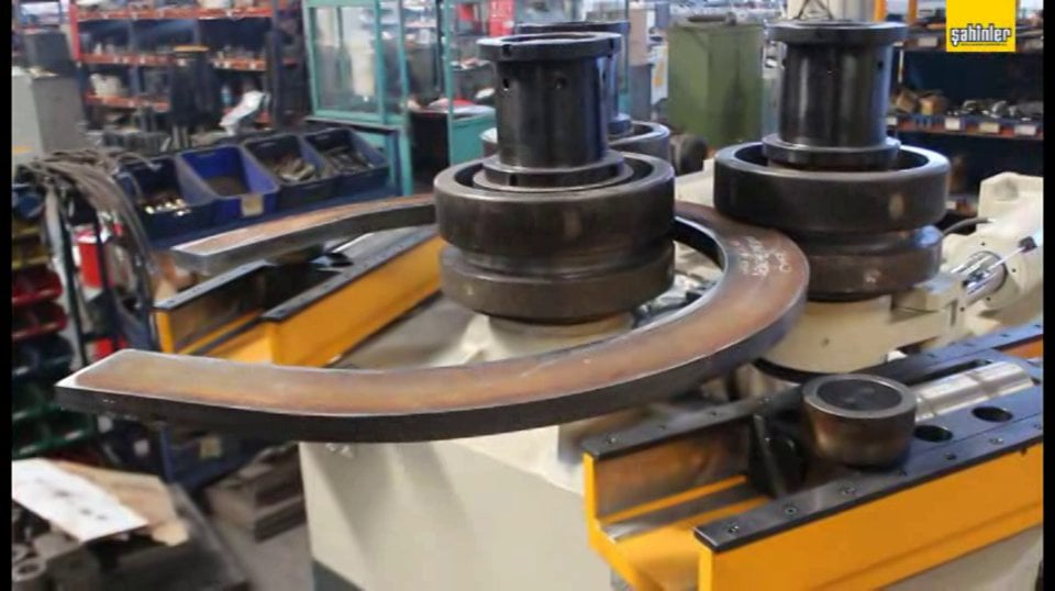 Calandra de Perfil hidráulica 160 on Vimeo