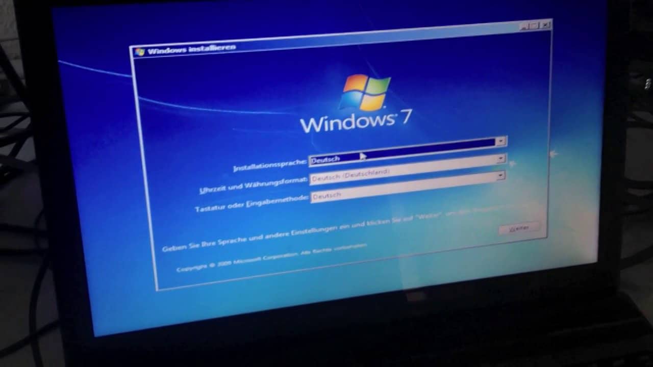 Windows 7 - One hand installation! on Vimeo